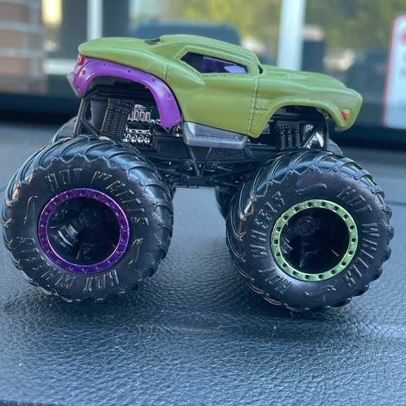 Mattel | Toys | Hot Wheels Monster Jam Trucks Incredible Hulk Marvel 64 ...
